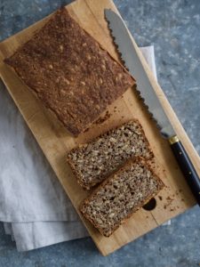 Rugbrød med surdej - opskrift på lækkert hjemmebagt rugbrød