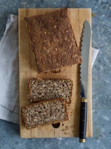 Rugbrød med surdej - opskrift på lækkert hjemmebagt rugbrød