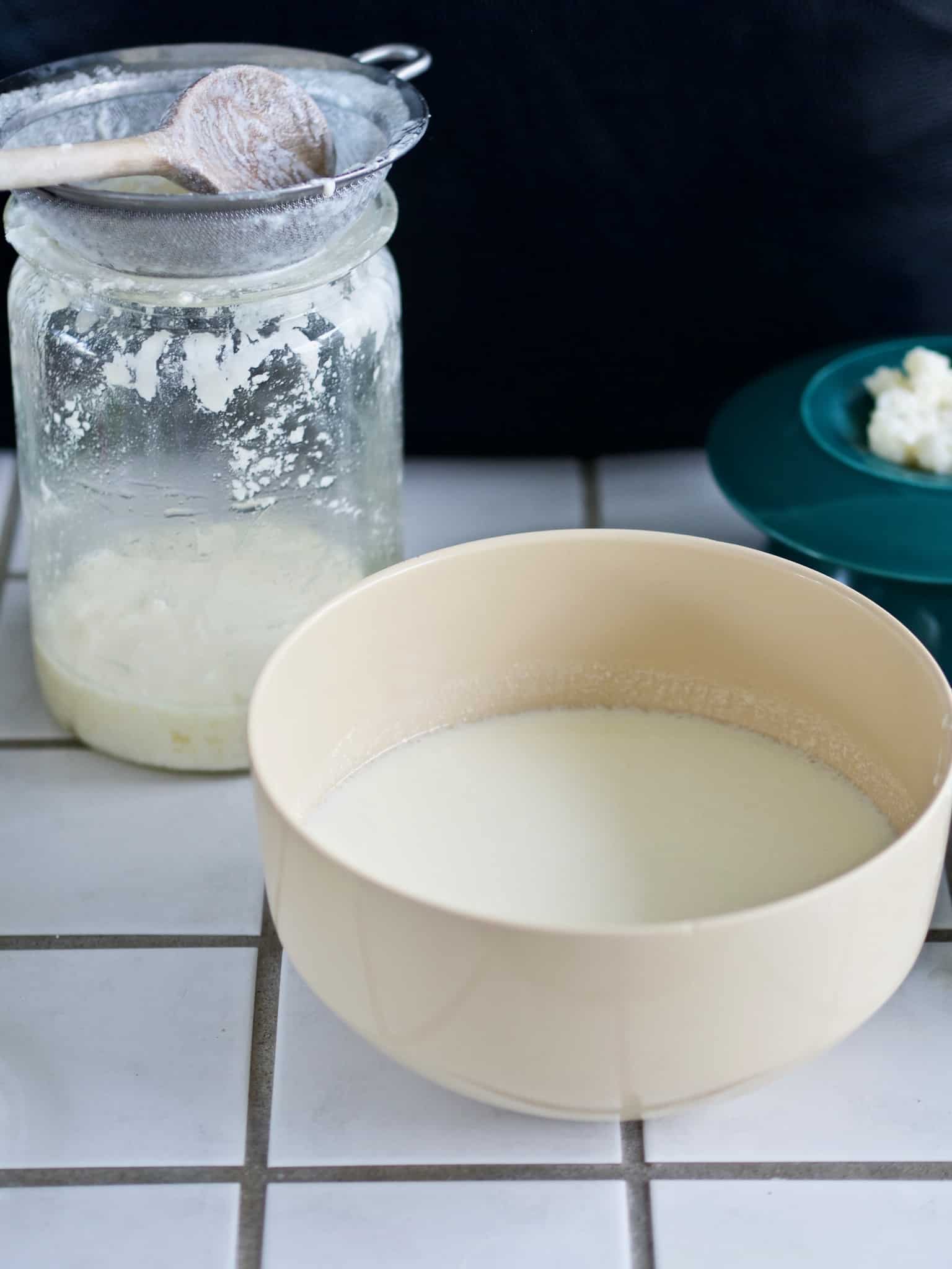 Sådan laver du en hjemmelavet kefir - opskrift på 2 råvarer