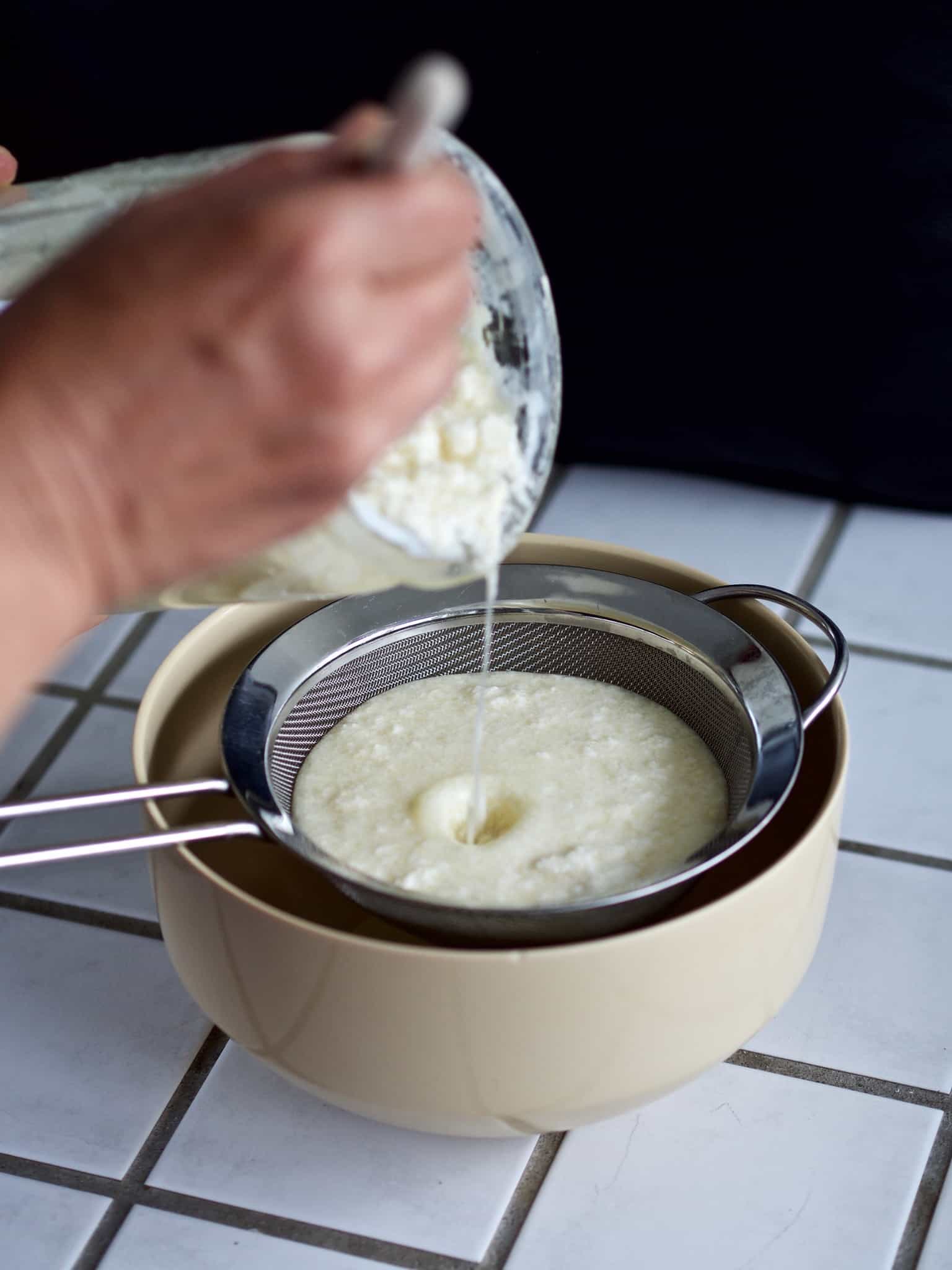 Sådan laver du en hjemmelavet kefir - opskrift på 2 råvarer