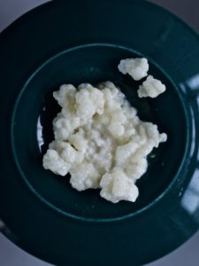 Sådan laver du en hjemmelavet kefir - opskrift på 2 råvarer