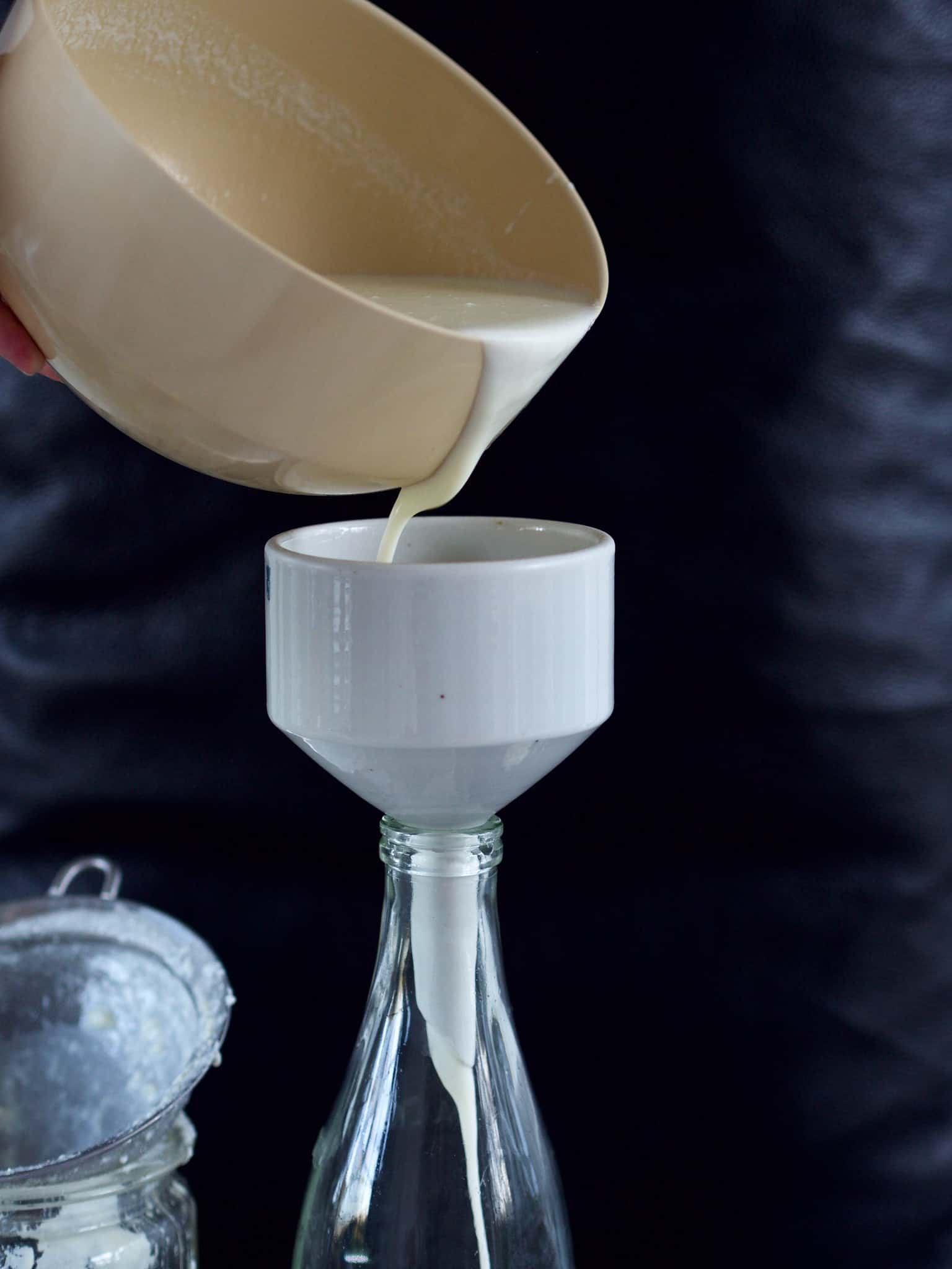Sådan laver du en hjemmelavet kefir - opskrift på 2 råvarer