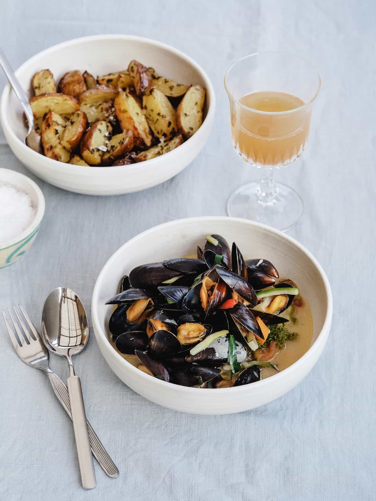 Dampede muslinger i hvidvin: Opskrift på Moules marinières