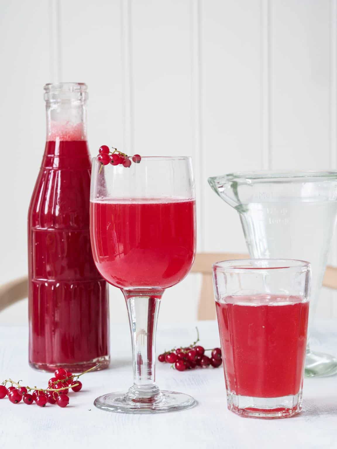 Rabarbersaft - Den bedste opskrift på saft med rabarber