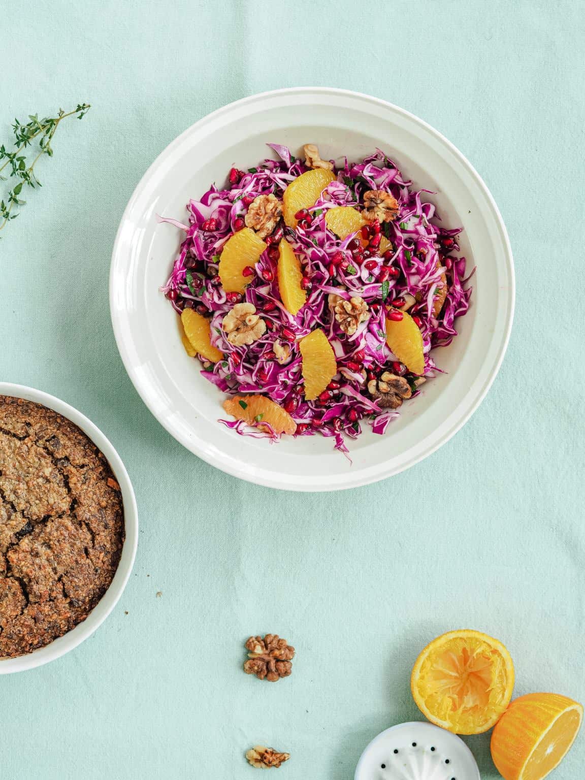 Rødkålssalat med appelsin og valnødder: Skøn og nem opskrift