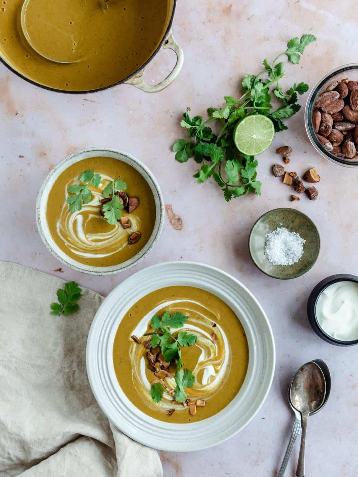 Linsesuppe med kokosmælk og røde linser - Nem opskrift!