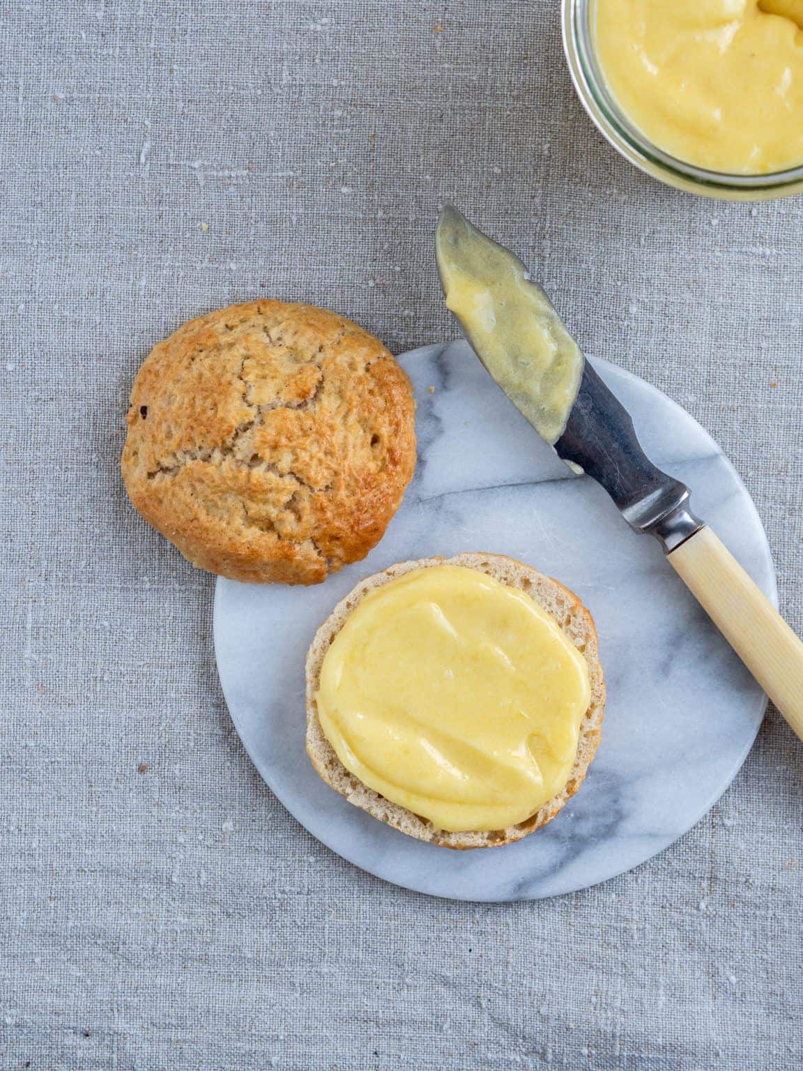 Scones - opskrift på klassiske hjemmelavede engelske scone