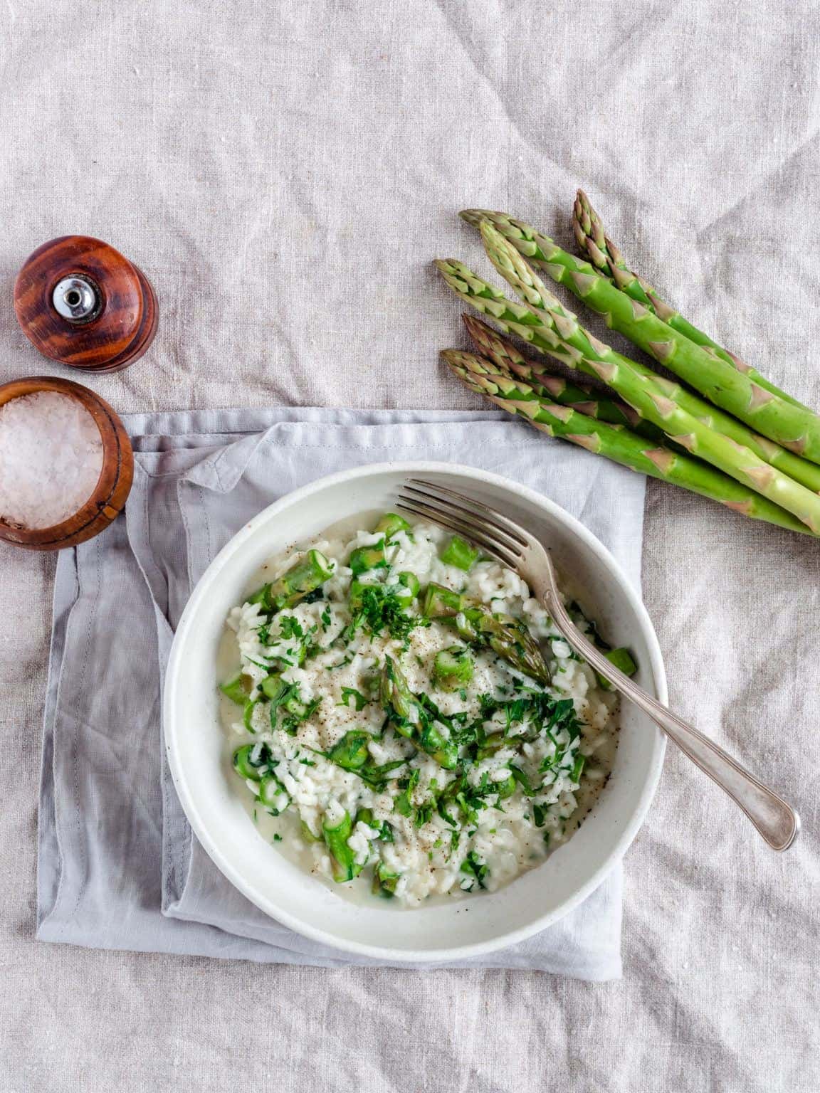 Risotto med asparges - lækker opskrift på under 30 min.