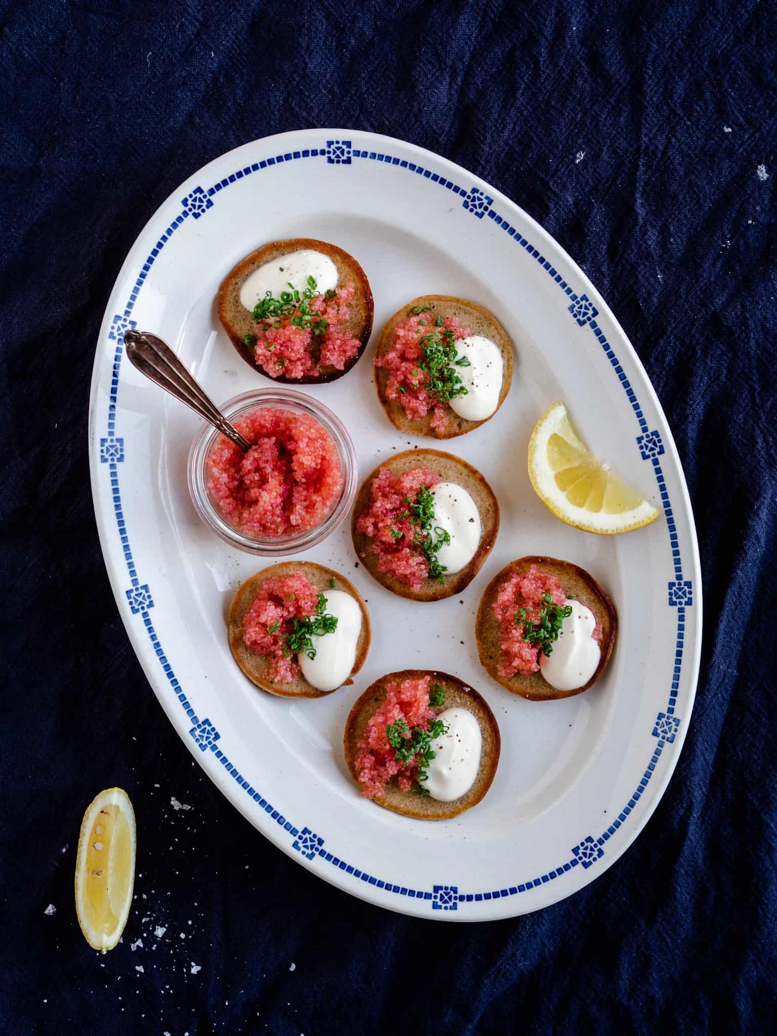 Blinis med stenbiderrogn - Nem opskrift på blinis til forret