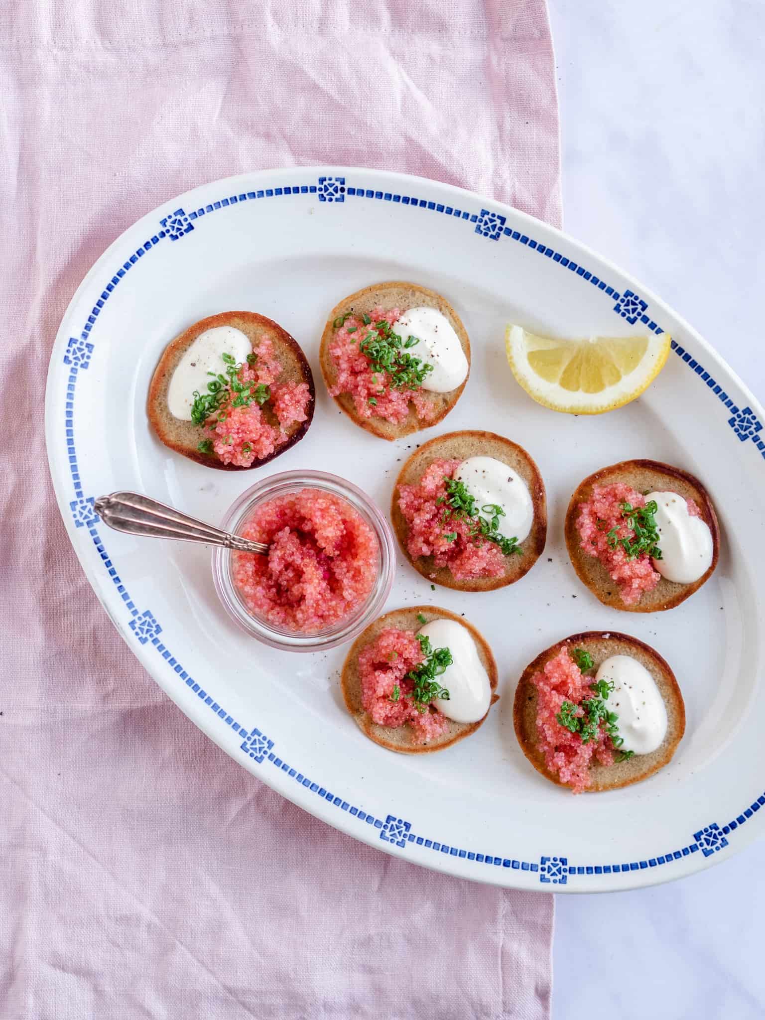 Blinis med stenbiderrogn - Nem opskrift på blinis til forret