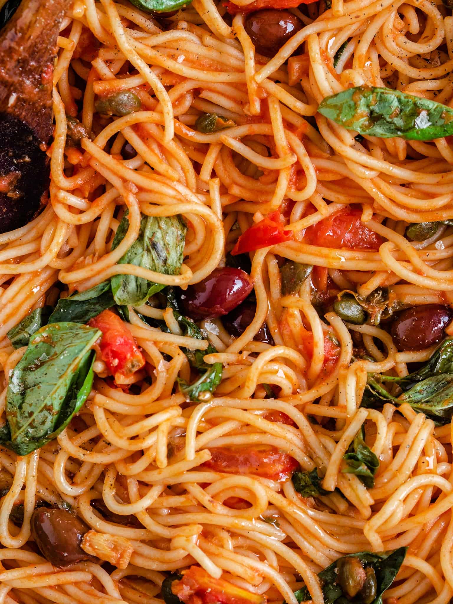 Spaghetti alla Puttanesca - Nem opskrift på Italiensk pastaret