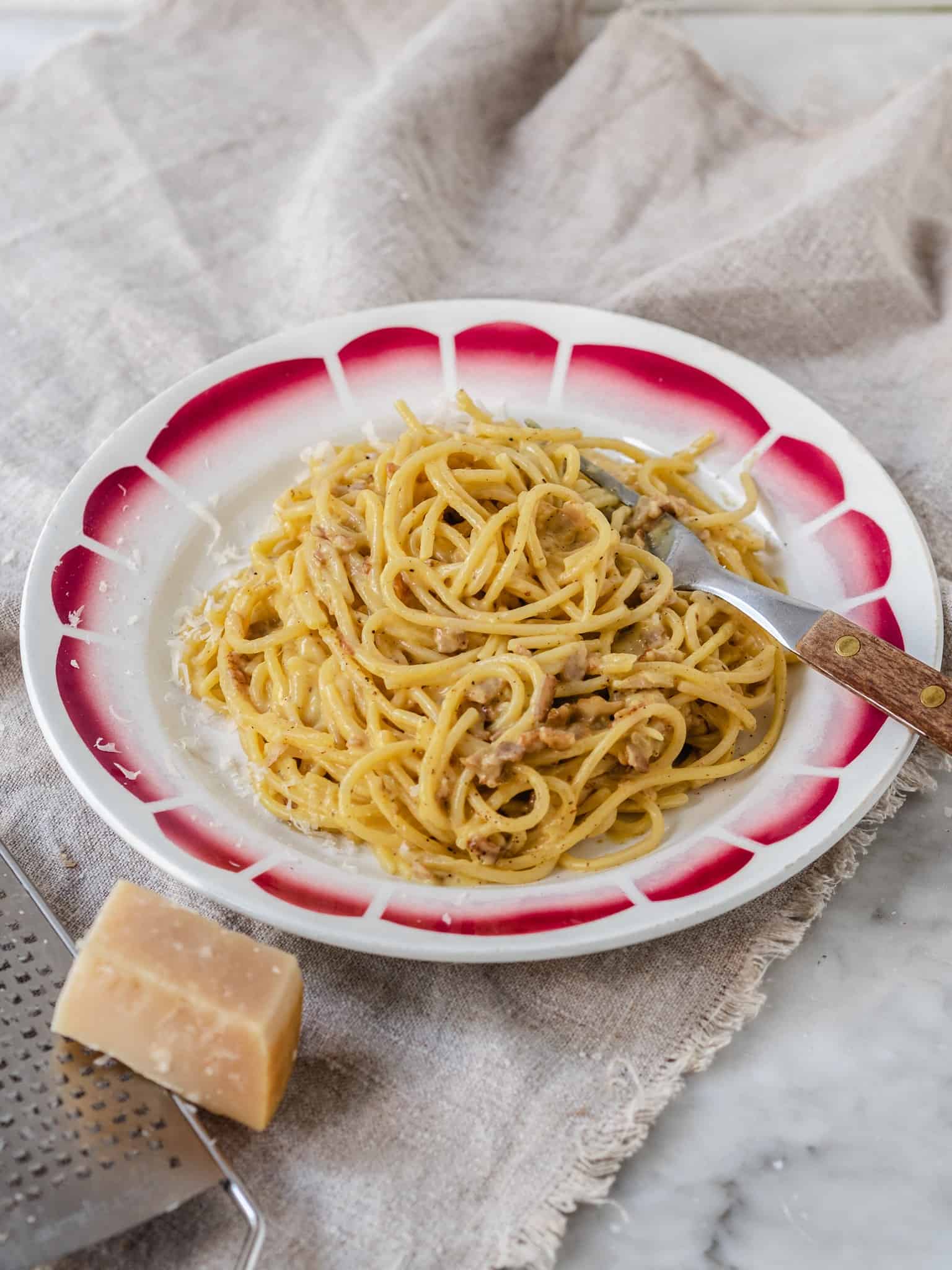 Spaghetti Carbonara - Ægte italiensk pasta med pancetta og æg