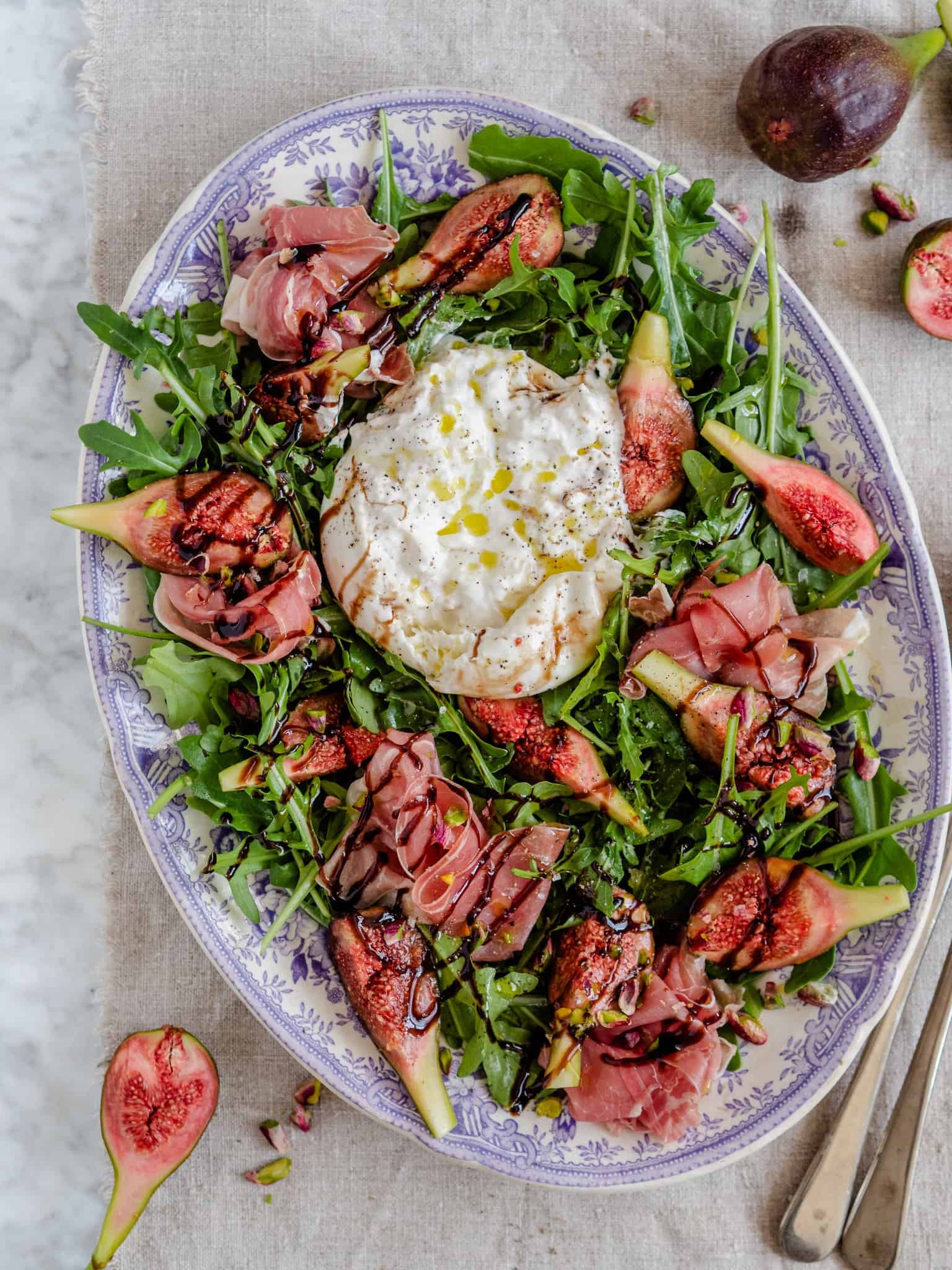 Figensalat med burrata, Parmaskinke og rucola