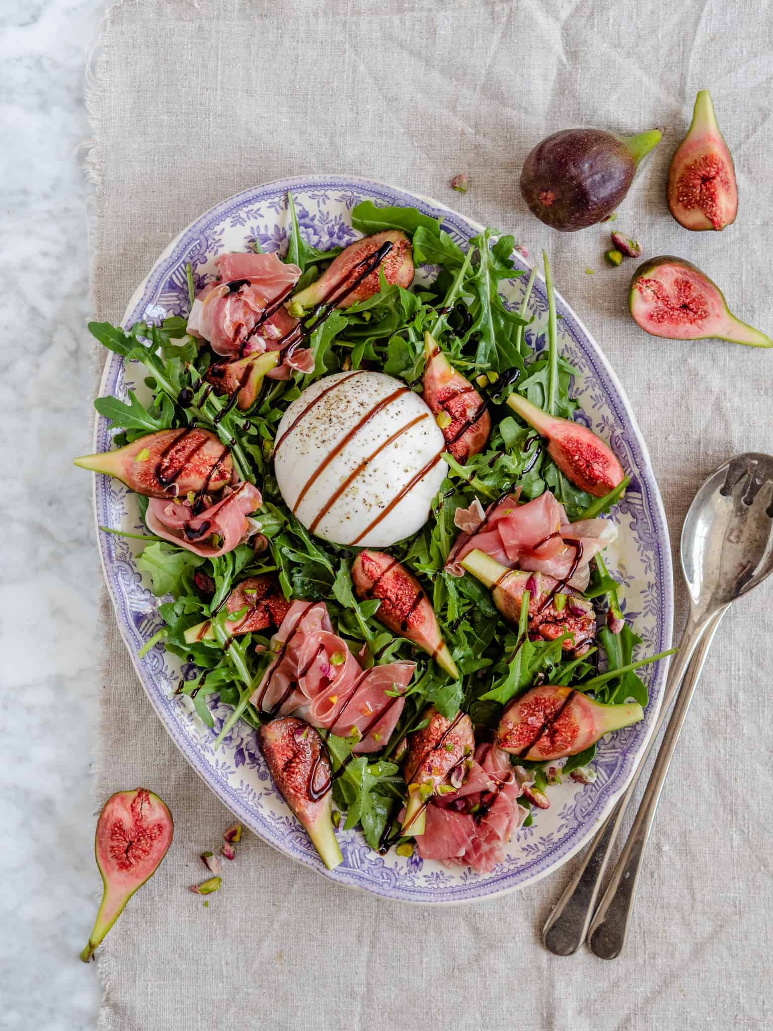 Figensalat med burrata, Parmaskinke og rucola
