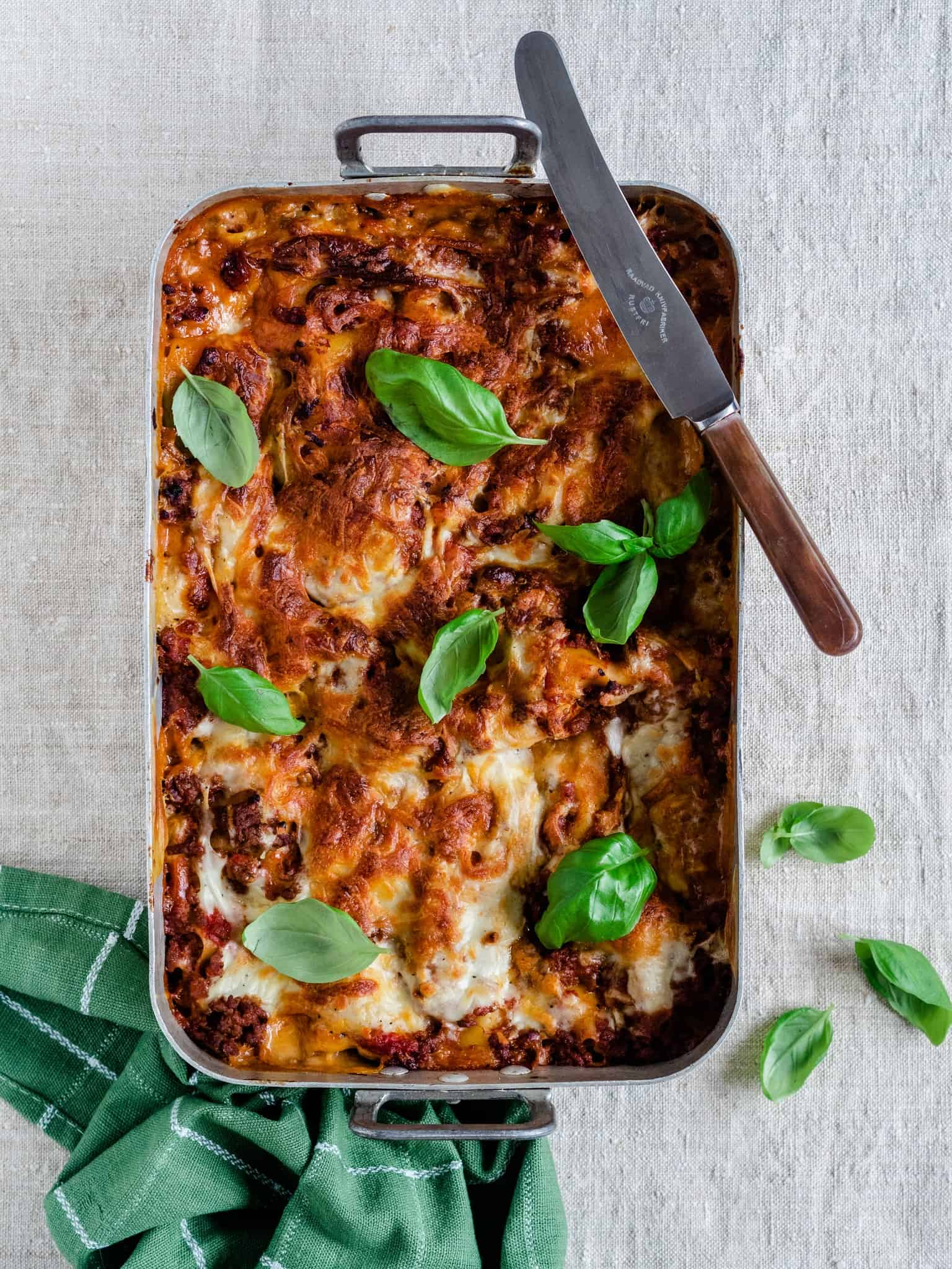 Lasagne med oksekød og bechamelsauce - bedste opskrift!