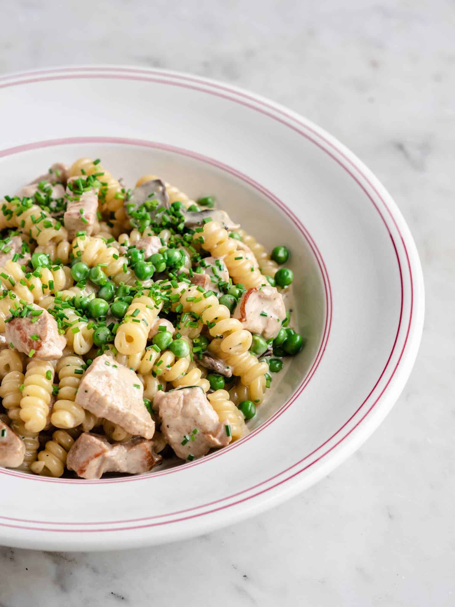 Pasta med mørbrad og svampe i cremet flødesauce