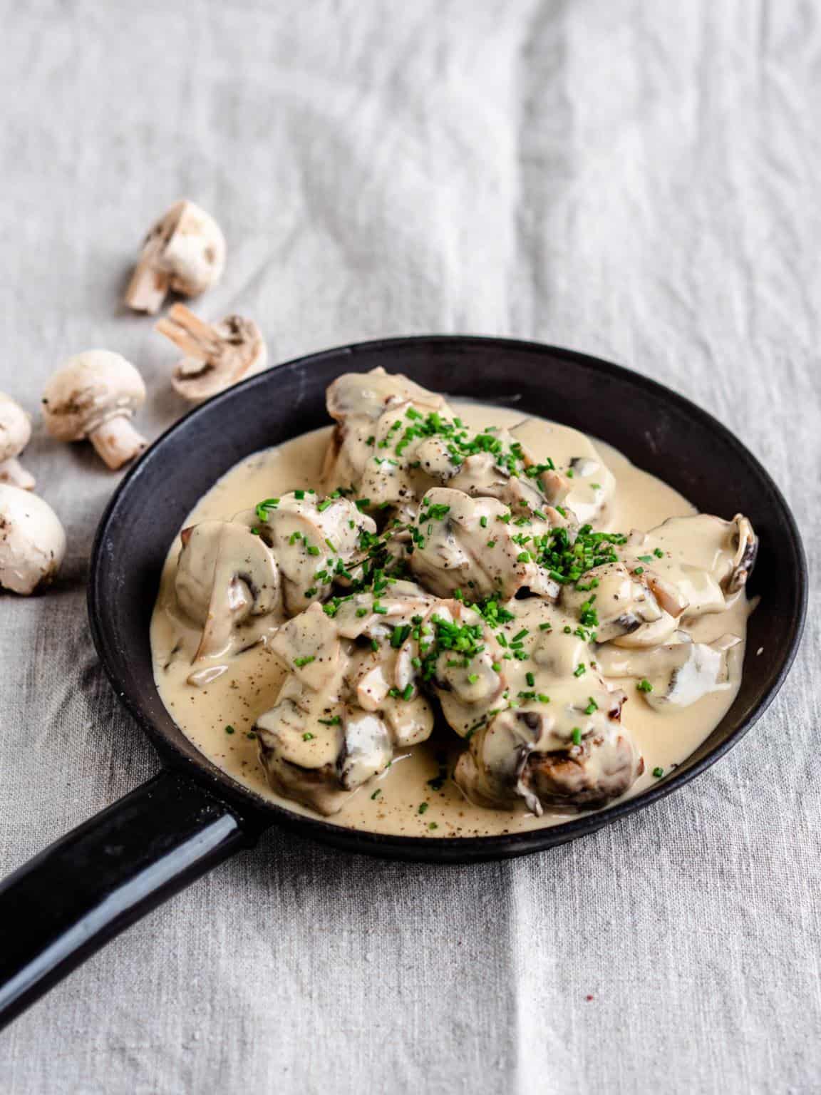 Dampede muslinger i hvidvin: Opskrift på Moules marinières