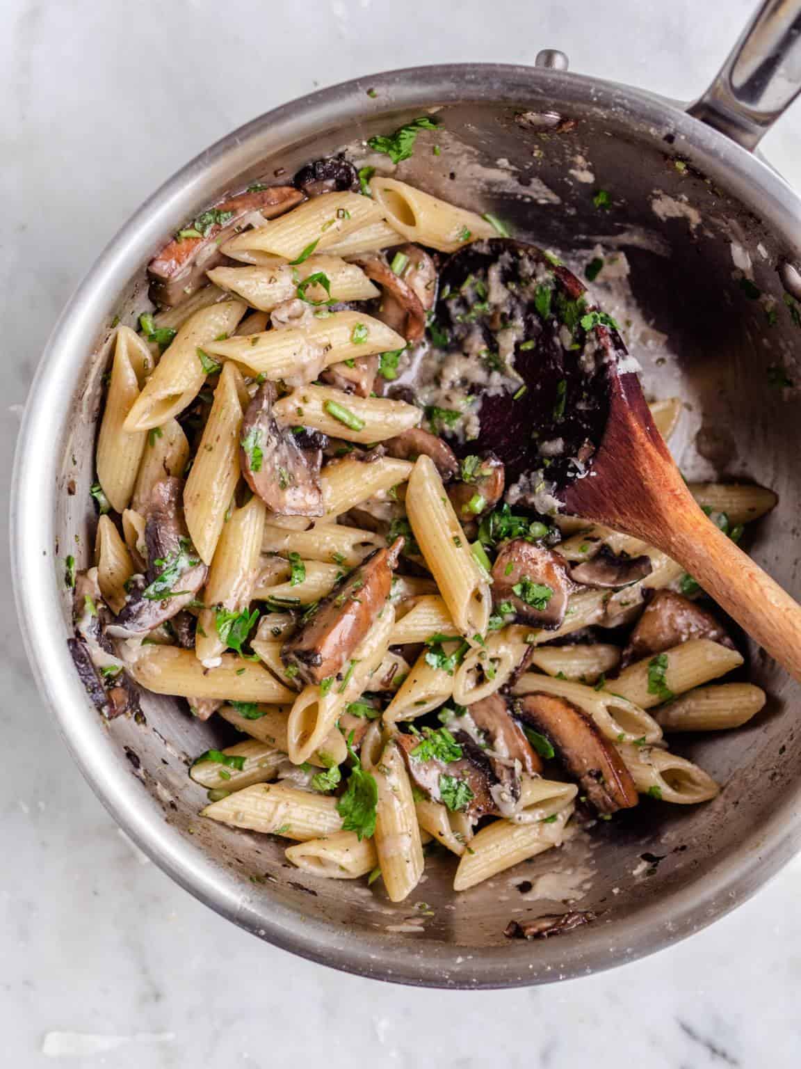 Dampede muslinger i hvidvin: Opskrift på Moules marinières