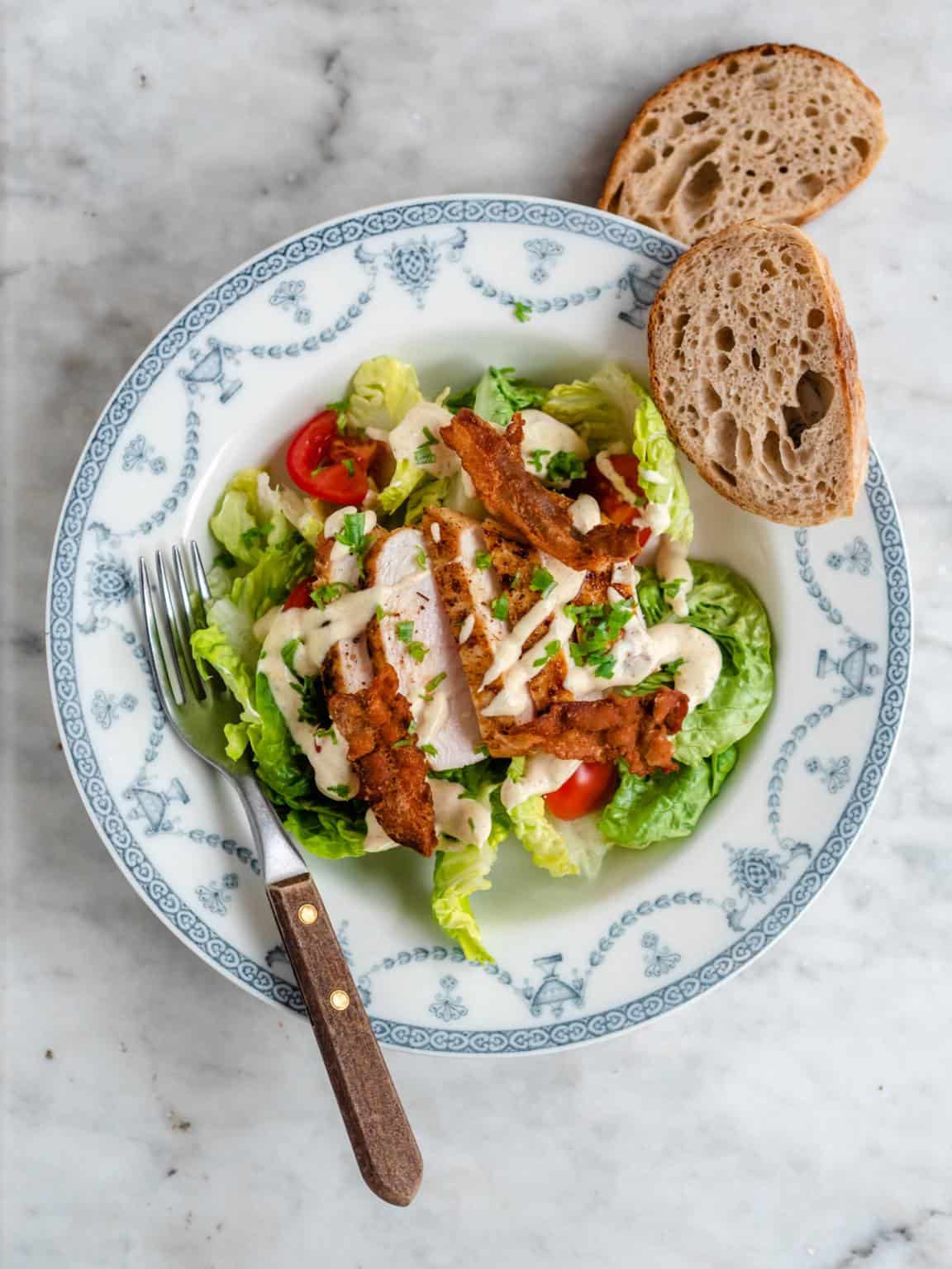 Grøn kartoffelsalat med asparges og ærter - hurtig salat!