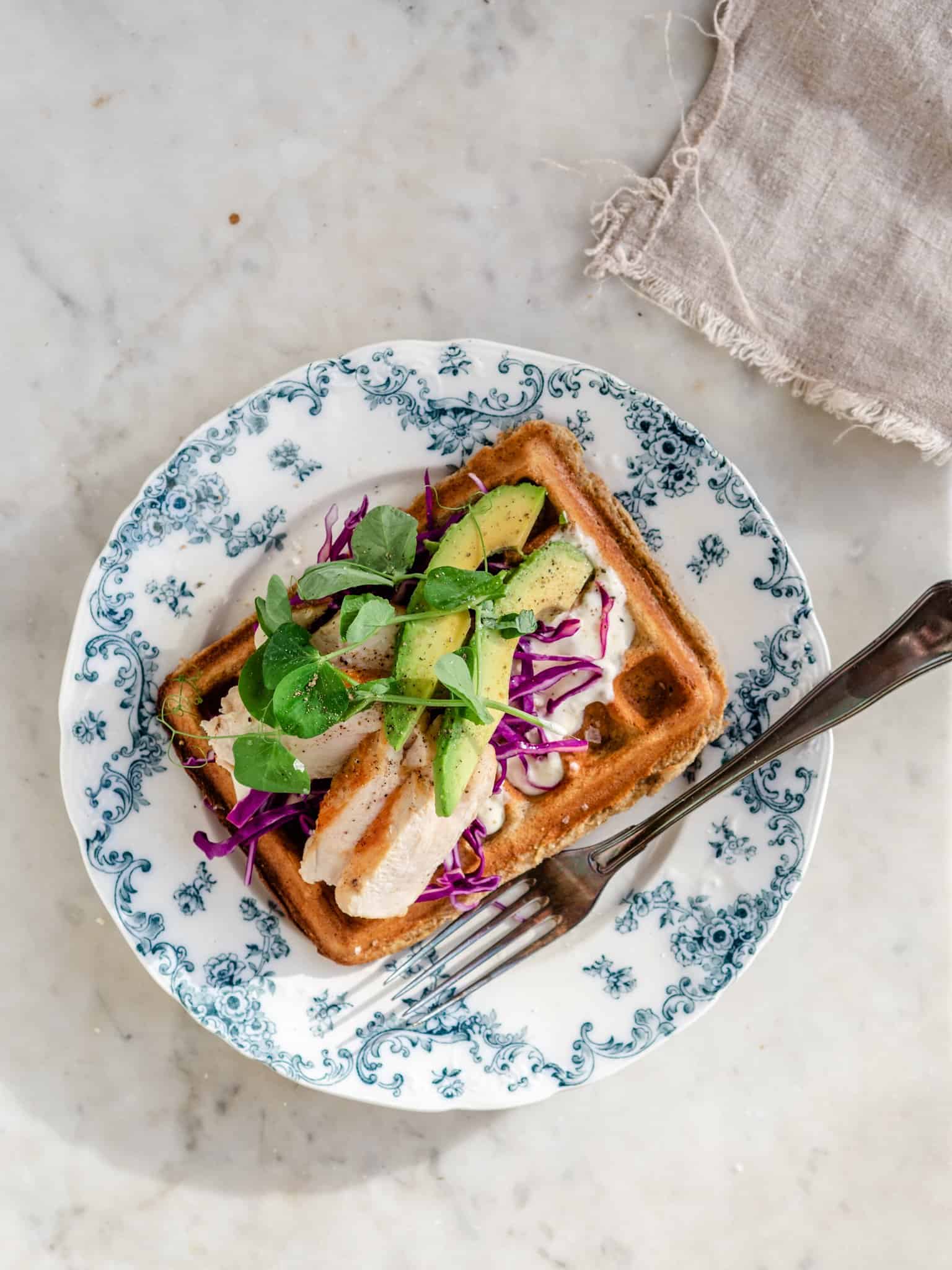 Rugvafler med kylling og avocado - sunde og nemme madvafler