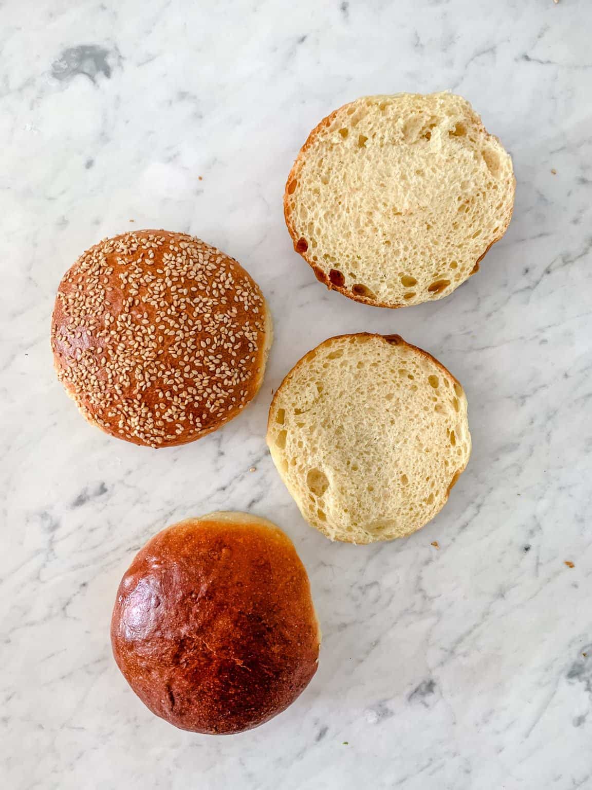 Brioche burgerboller - Opskrift på luftige briocheboller