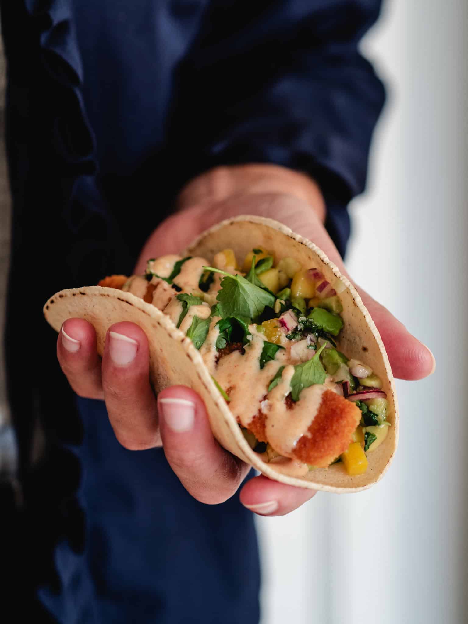 Halloumi tacos med mangosalsa - Nemme tacos med halloumi