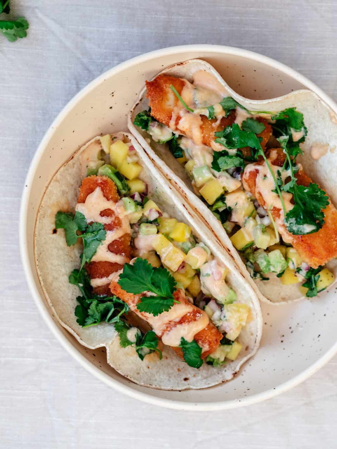 Halloumi tacos med mangosalsa - Nemme tacos med halloumi