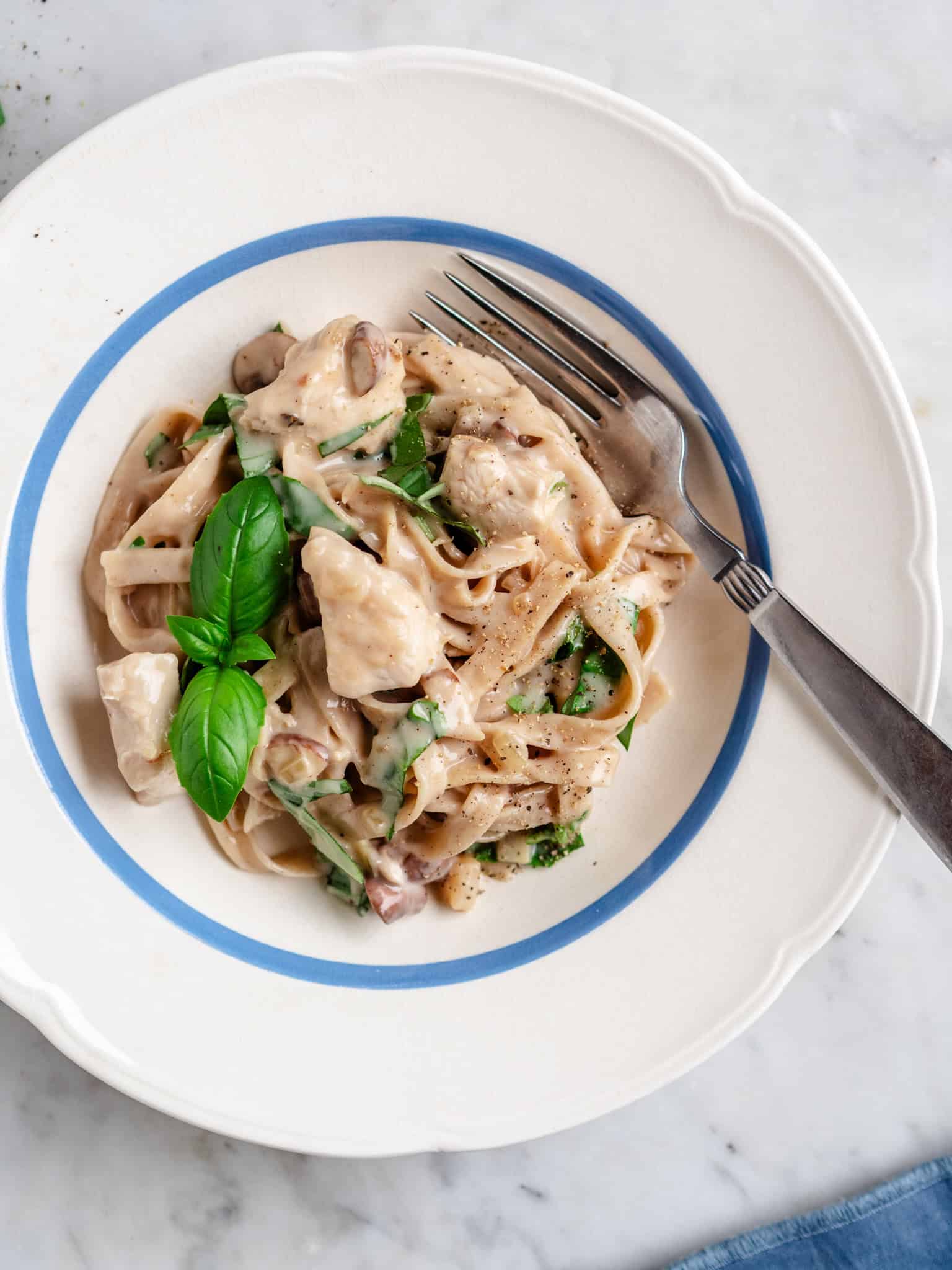 Pasta med kylling og spinat - cremet pastaret!