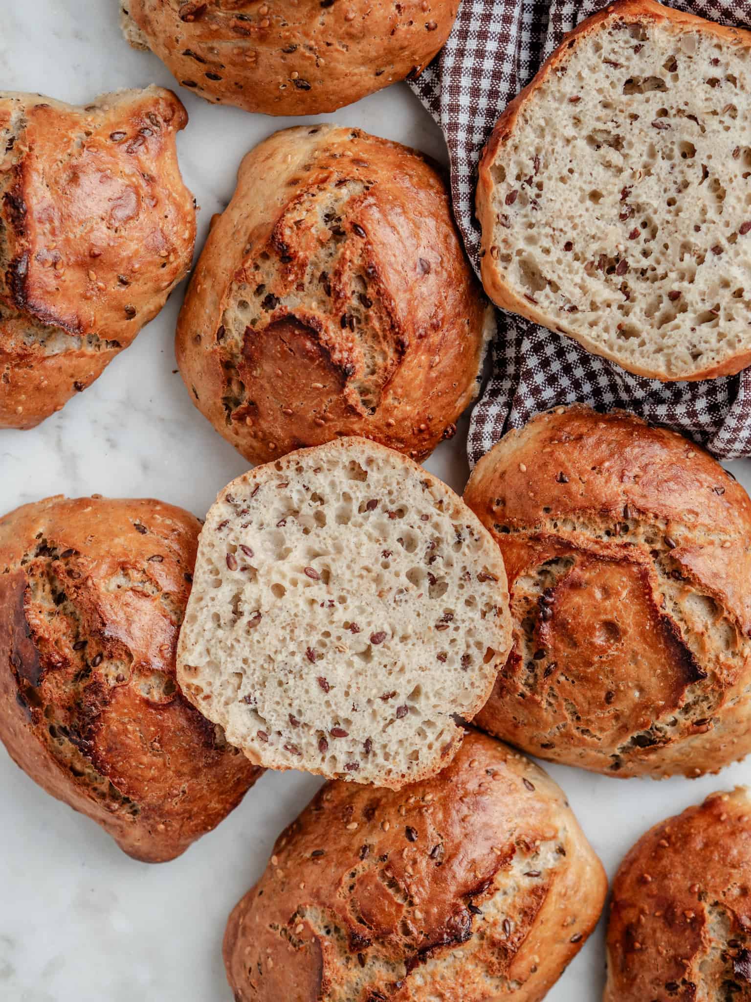 Grovboller med kerner - opskrift på nemme og sunde boller