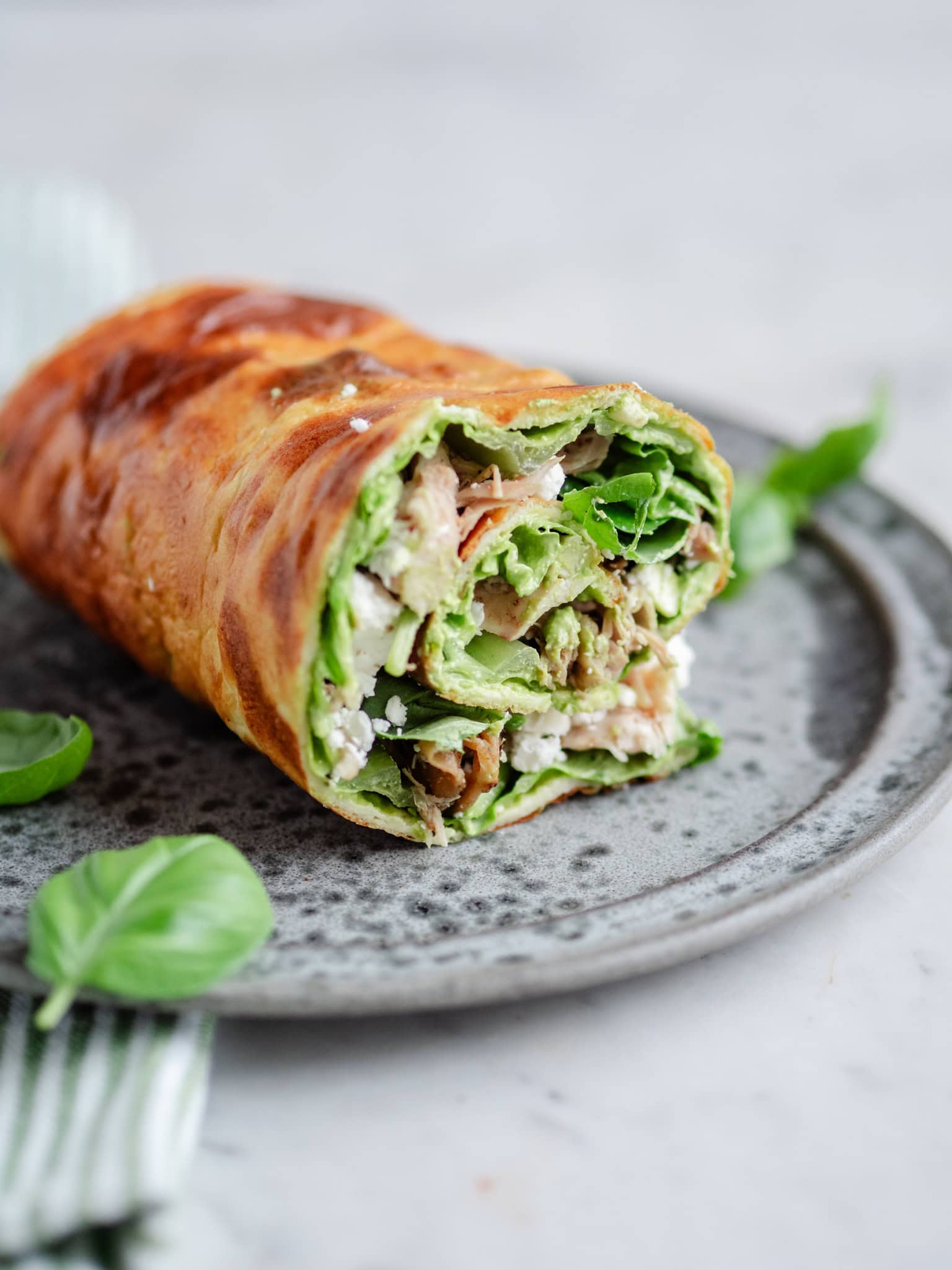 Hytteostwrap - Wrap med hytteost, kylling og pesto